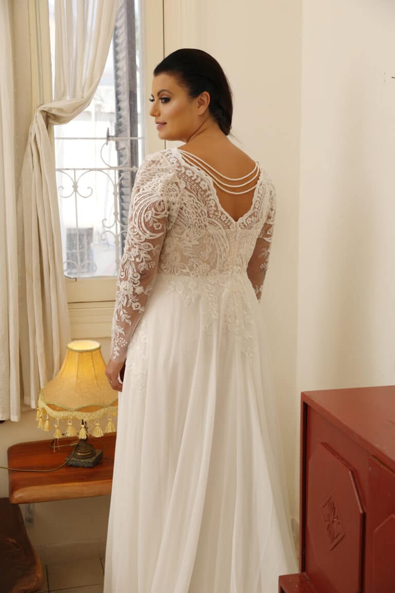 6 Romantic Plus Size Wedding Dresses That Will Make You Fall in Love